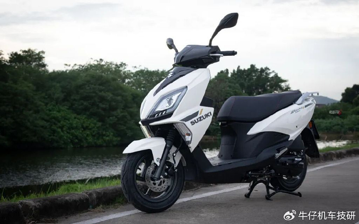 凭什么是传奇？9980元的铃木UY125，全面评测！__财经头条__新浪财经