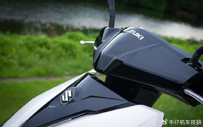 凭什么是传奇？9980元的铃木UY125，全面评测！__财经头条__新浪财经