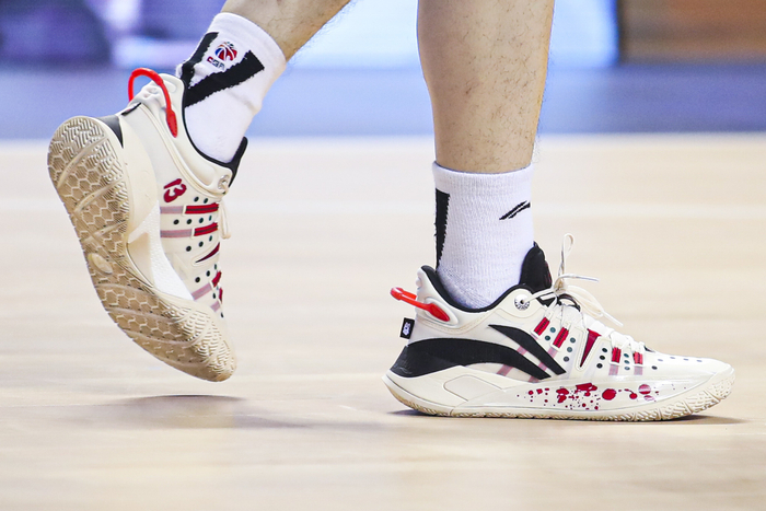 CBA球场上的一批李宁新球鞋上脚__财经头条__新浪财经