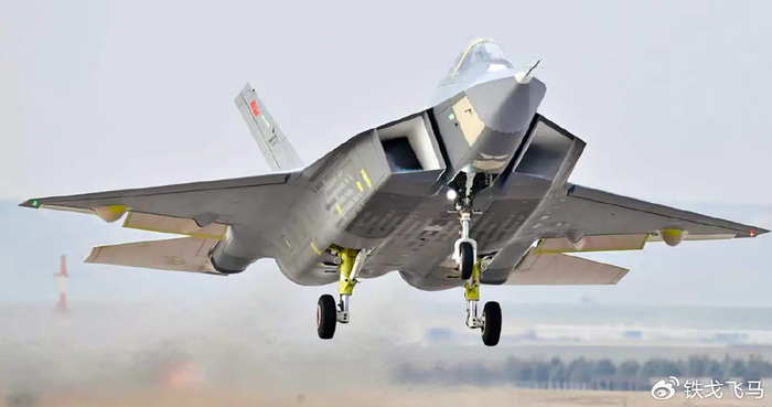 F-22加SU-57？世界首款不属于中美俄的重型五代机，土耳其可汗首飞|土耳其|可汗|中美_新浪新闻