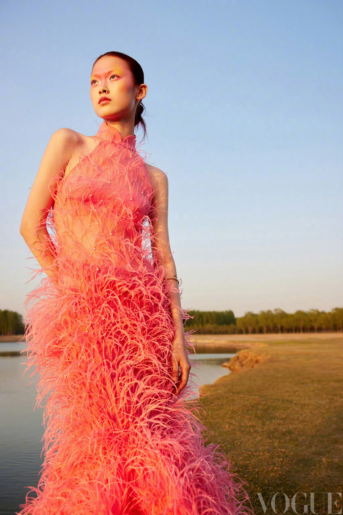 姗姗来迟的《VOGUE》中国版2023年五月刊封面