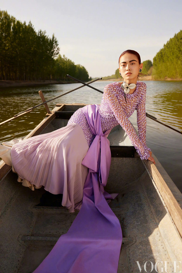 姗姗来迟的《VOGUE》中国版2023年五月刊封面