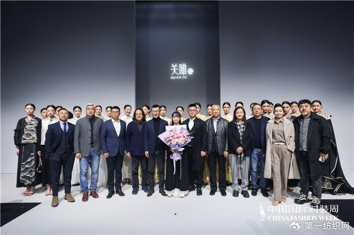 国风•关雎•锦色——GUANJU关雎记优雅绽放AW24中国国际时装周|设计师|审美|新国风|设计|潮流_新浪新闻