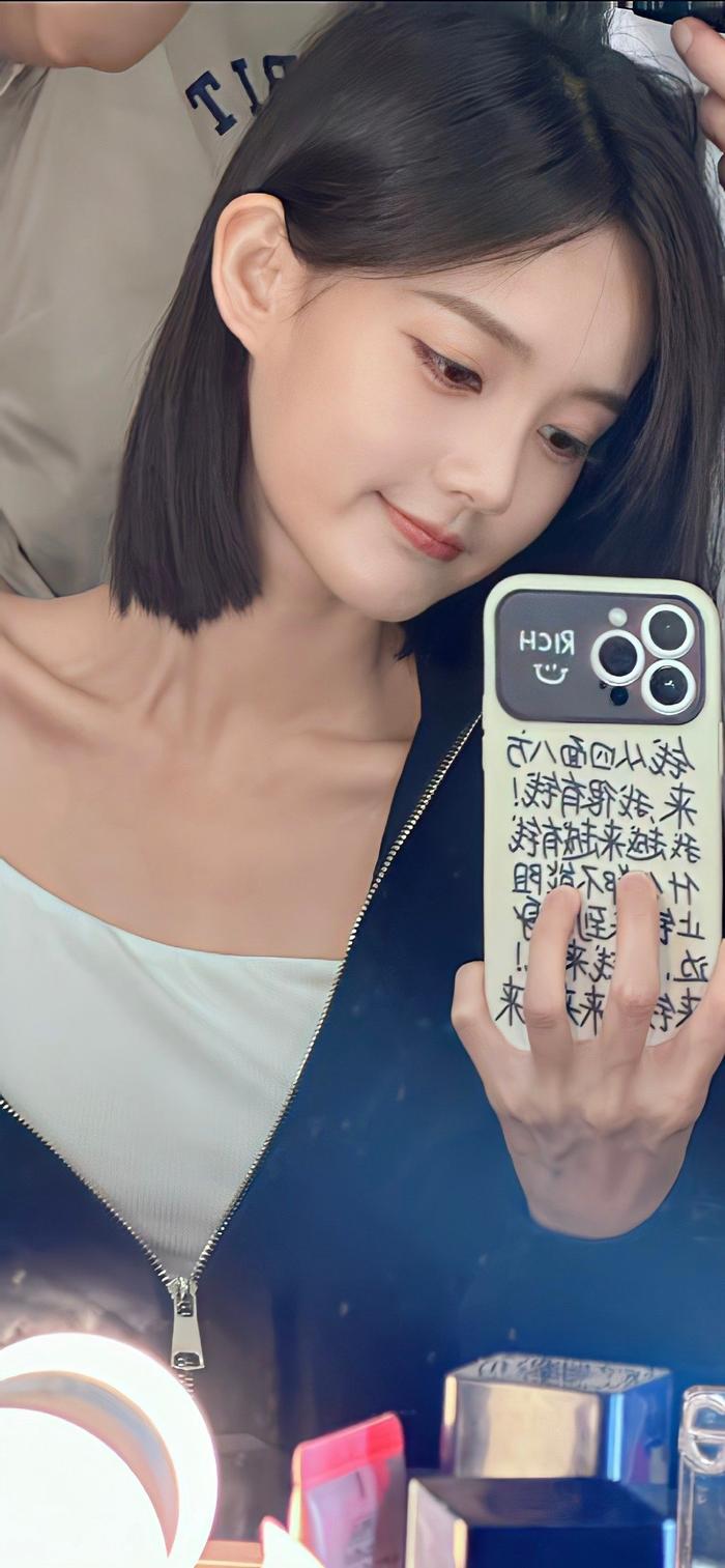 李一桐壁纸 ෆ 每次刷到她的图都会被惊艳到