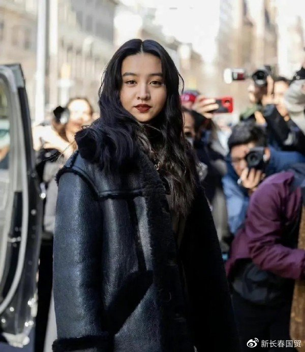 木村拓哉19岁女儿近照曝光，出席时尚活动浓妆艳抹显老气|木村拓哉|木村|女儿_新浪新闻