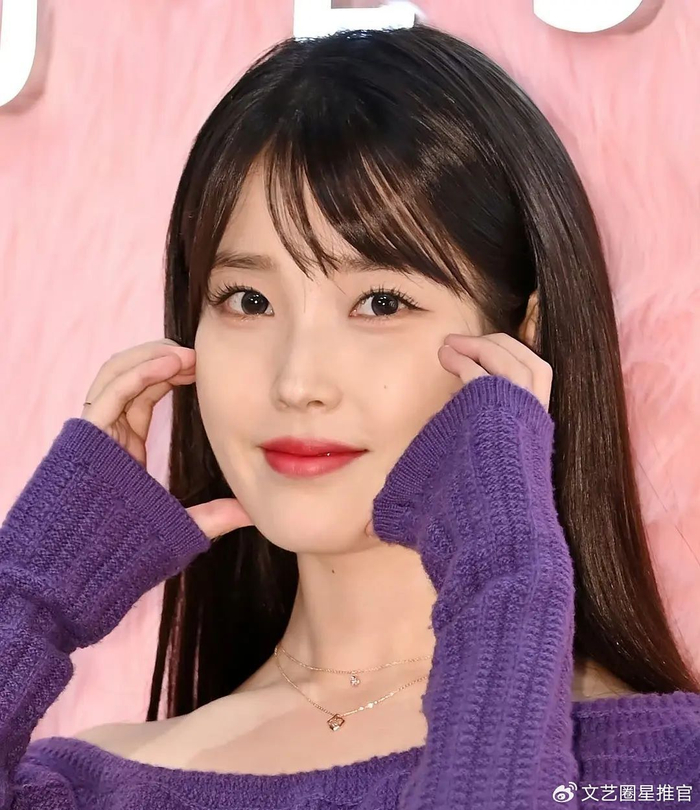 29岁IU最新生图脸发腮明显像大饼！五官顿感强，被吐槽是第一普女