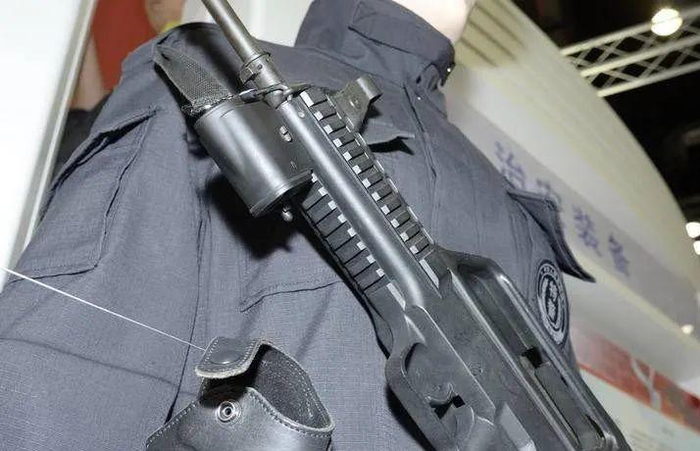 95-1步枪又出改型？“95+皮轨”方案总算告别DIY