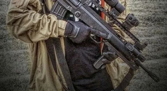 95-1步枪又出改型？“95+皮轨”方案总算告别DIY