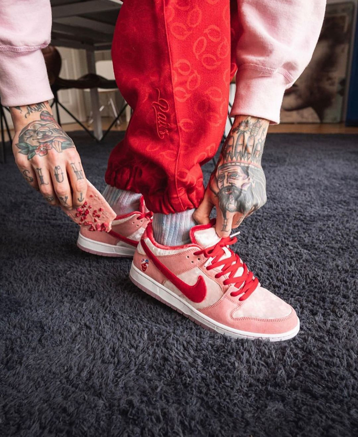 10 双身价起飞的 Dunk SB 大盘点！暴涨 8000 的 TS 联名仅排第二！|Dunk_新浪新闻