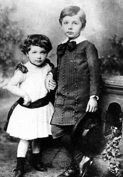 爱因斯坦从小到大的珍贵照片曝光，原来他也曾是个英俊的翩翩少年