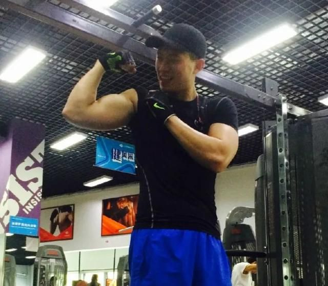 身高195cm体重115kg，这位肌肉巨无霸太可了