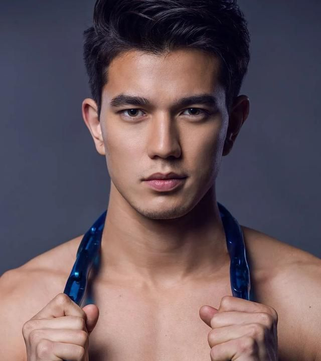 世界先生Matheus Song帅气照片走红网络，被误以为是老师？