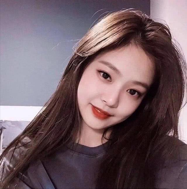 心疼！JENNIE运动受伤直播拄拐，为回归训练太拼