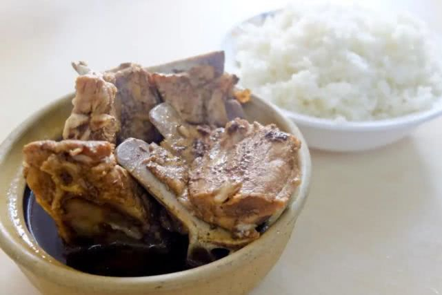 肉骨茶：你吃肉，我喝汤，别客气！