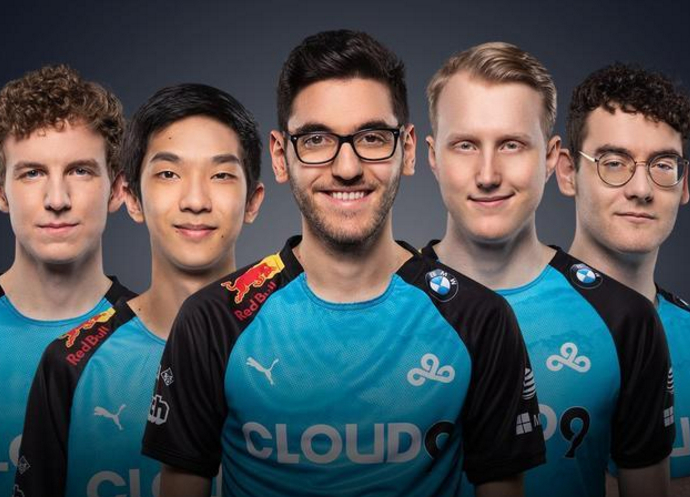 女装大佬Sneaky最新Cos照出炉，C9回应：哥们，你太性感了！|女装|哥们|大佬_新浪新闻