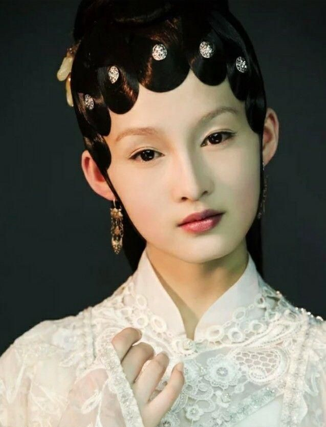 李沁在18岁出演薛宝钗，真的是最美薛宝钗呀！|薛宝钗|李沁|红楼梦_新浪新闻