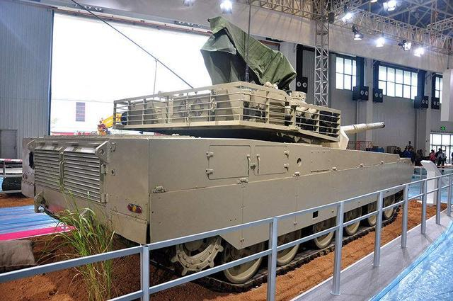 单价高达600万美元，巴铁采购100辆国产VT4引发巴铁网友激烈讨论