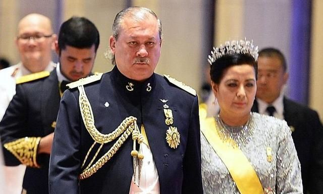 马来西亚苏丹后王冠太奢华！穿紫裙庆生，王妃的爱马仕鳄鱼包亮了