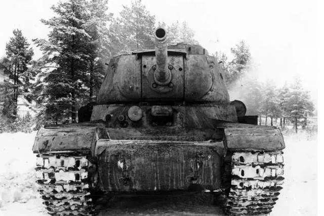 名气完全被“IS-2”掩盖，苏联坦克重要的里程碑“IS-1”