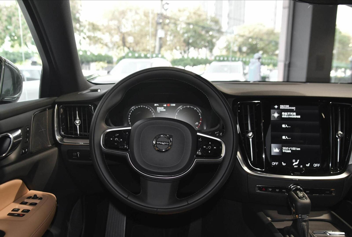 全新沃尔沃S60：2.0T+8AT，落地25万，比A4还帅气