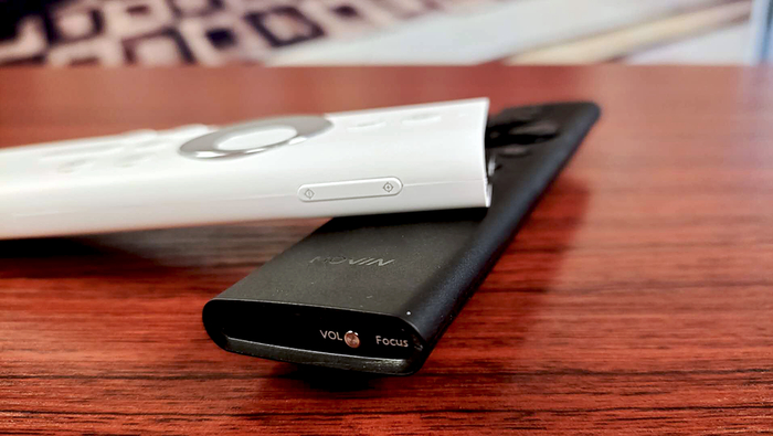 眼眸一亮智能投影标配！极米MOVIN 01X对比坚果G9评测__财经头条