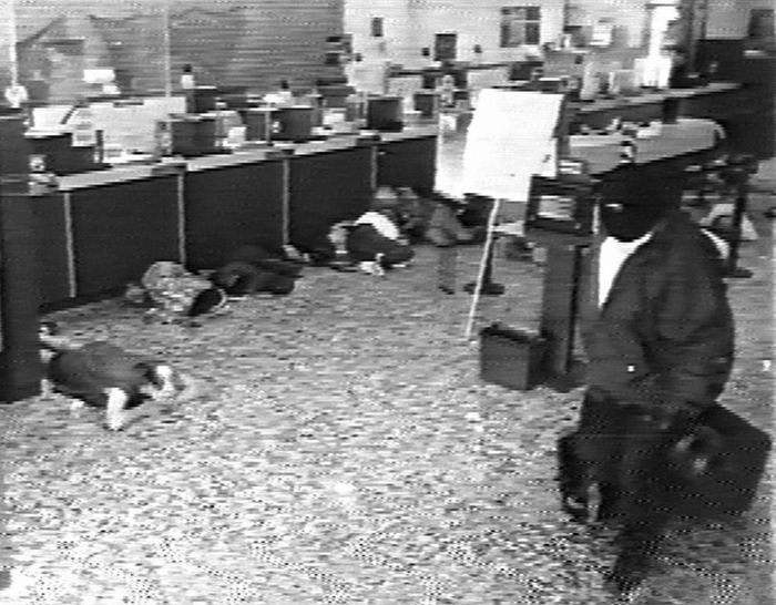 美国史上最强悍匪：中国56冲配75发弹鼓，穿36斤防弹衣抢银行｜轻武专栏