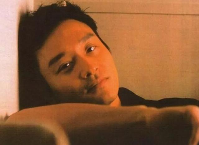 芳华绝代的张国荣，长相不算惊艳，为啥就是忘不了他的脸？