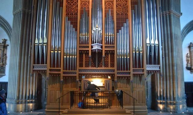 神圣罗马帝国新教领地邦国境内,教堂建筑及音乐有何特点?