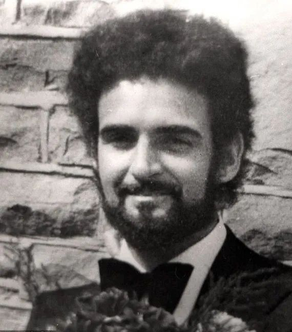 数次躲过追捕，又在监狱里躲过多次暗杀的英国连环杀手，终于，被新冠带走了