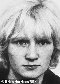 数次躲过追捕，又在监狱里躲过多次暗杀的英国连环杀手，终于，被新冠带走了