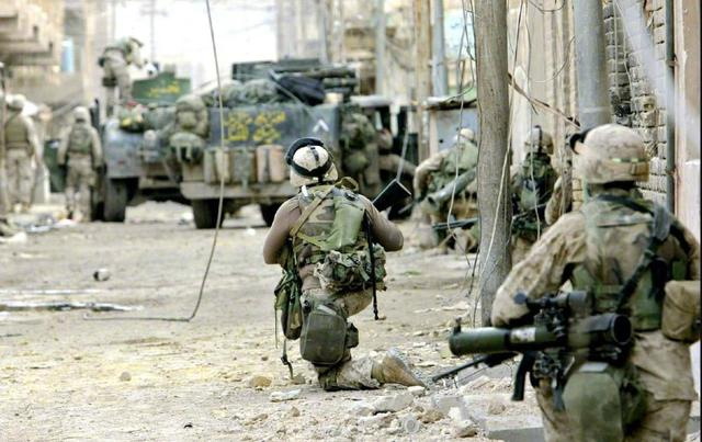 坦克不能巷战？美军说费卢杰坦克很好用，解放军说坦克是巷战核心