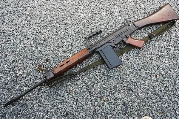 L85为何招黑？摔地上能“碎一地”，最后请HK救场｜轻武专栏