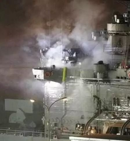 军舰着火可不是闹着玩，那些年被烧毁的那些舰~美军首当其冲|火灾|航母|飞行甲板_新浪新闻