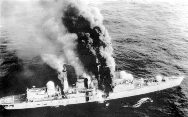 军舰着火可不是闹着玩，那些年被烧毁的那些舰~美军首当其冲|火灾|航母|飞行甲板_新浪新闻