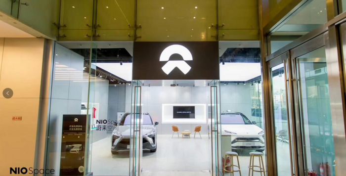 到三、四线去开店！蔚来、特斯拉们打响地面战__财经头条