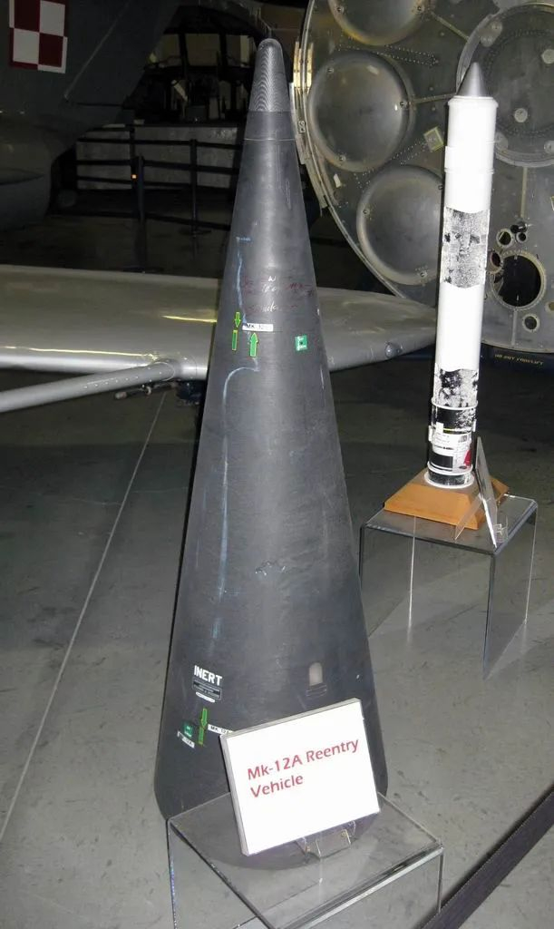 末日武器！美国下一代洲际导弹呼之欲出，中国东风-5B是否要升级？