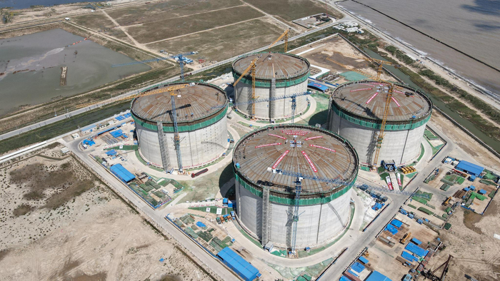 我国LNG储罐核心技术再上新台阶 自主设计建造的最大LNG储罐成功升顶|盐城|江苏|LNG_新浪新闻