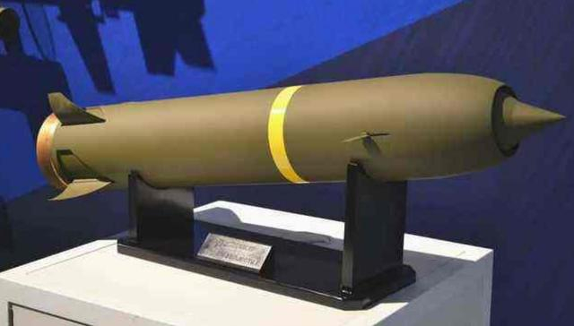 国产155榴弹炮再出新弹，冲压发动机上弹成功，射程突破100公里