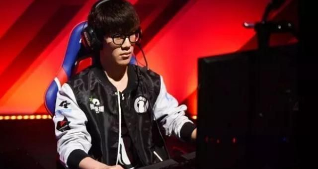 957直播透露：Theshy在青训就1-8不当人,马老师爆料私下的Ts|战队|老师|直播间_新浪新闻