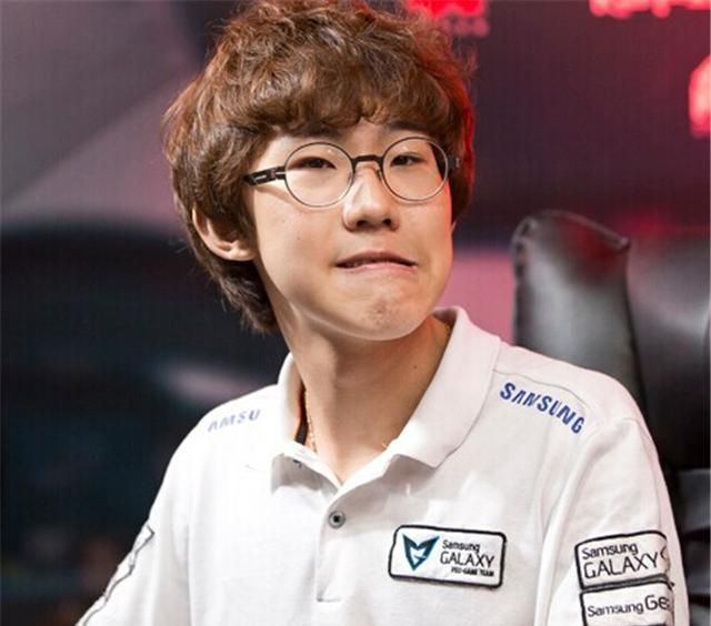 jkl开播遇到特殊粉丝,s4冠军ad用“舒服了”刷屏,还叫jkl哥哥|喻文波|粉丝|冠军_新浪新闻