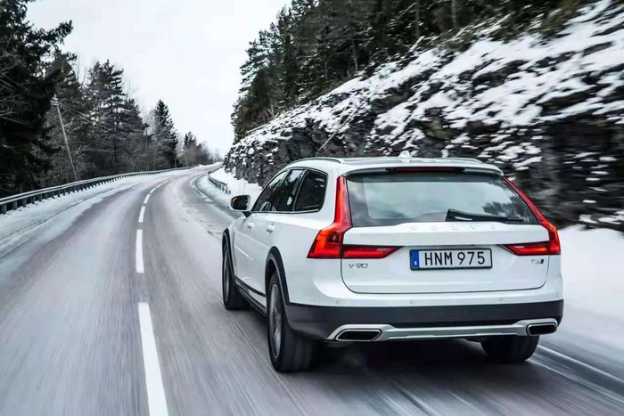 网友在问|户外旅行谁最有逼格？当然选沃尔沃V90CC