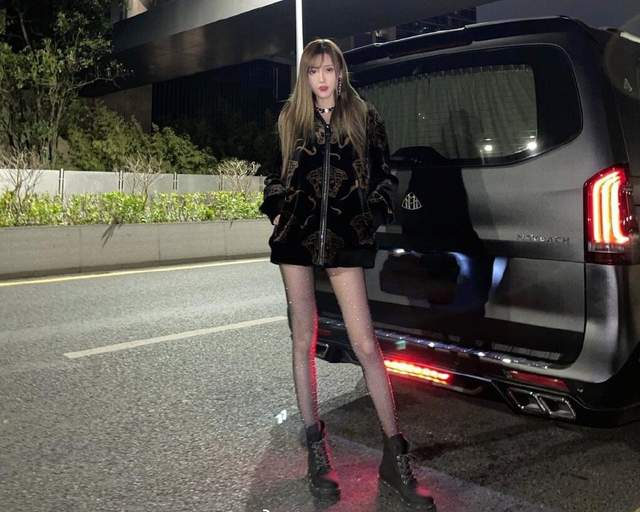 腐团儿户外挑战T0电气鼠，长腿包裹黑丝战衣，魅儿一个姿势秒杀