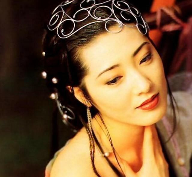 杨思敏：曾奉献影史上最经典”潘金莲“，如今退圈在东莞卖拉面