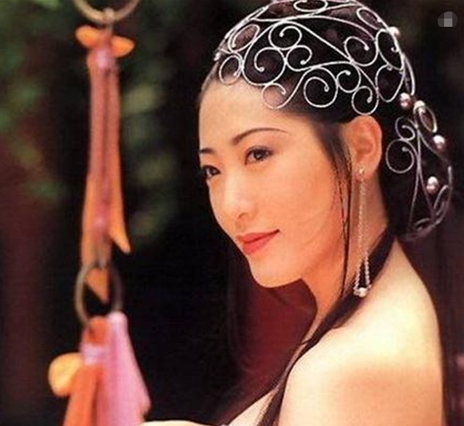 杨思敏：曾奉献影史上最经典”潘金莲“，如今退圈在东莞卖拉面