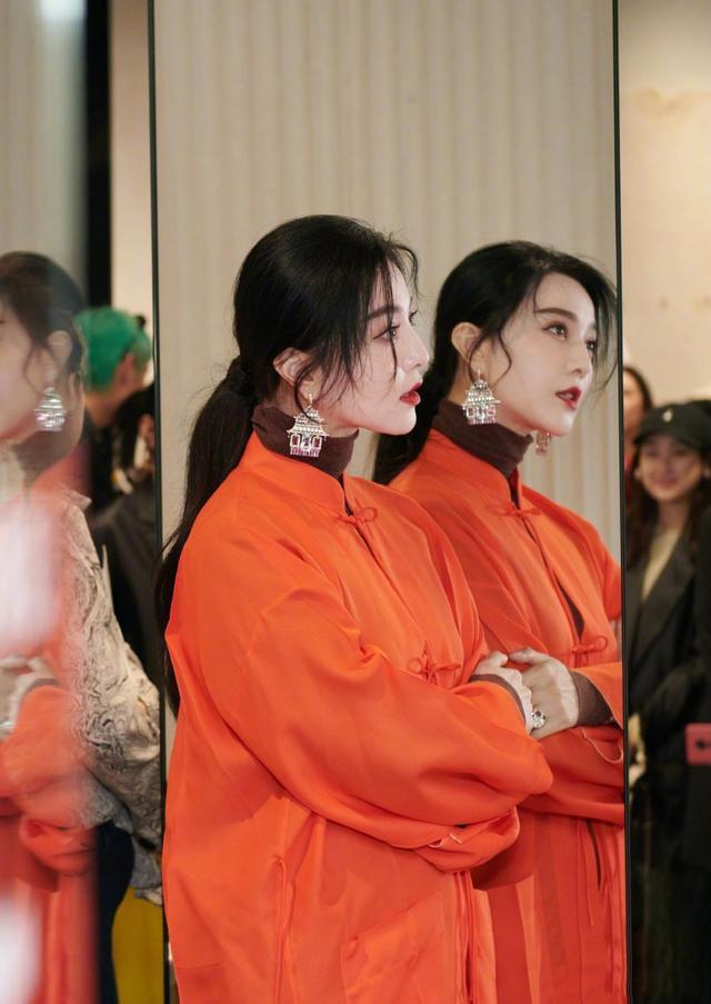 范冰冰无戏可拍仍高调，穿中国风褂衫亮相，40岁状态依旧惊艳