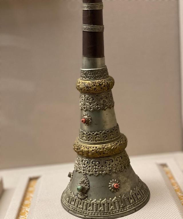 藏传佛教圣殿,这么多的法器,让人看的目不转睛