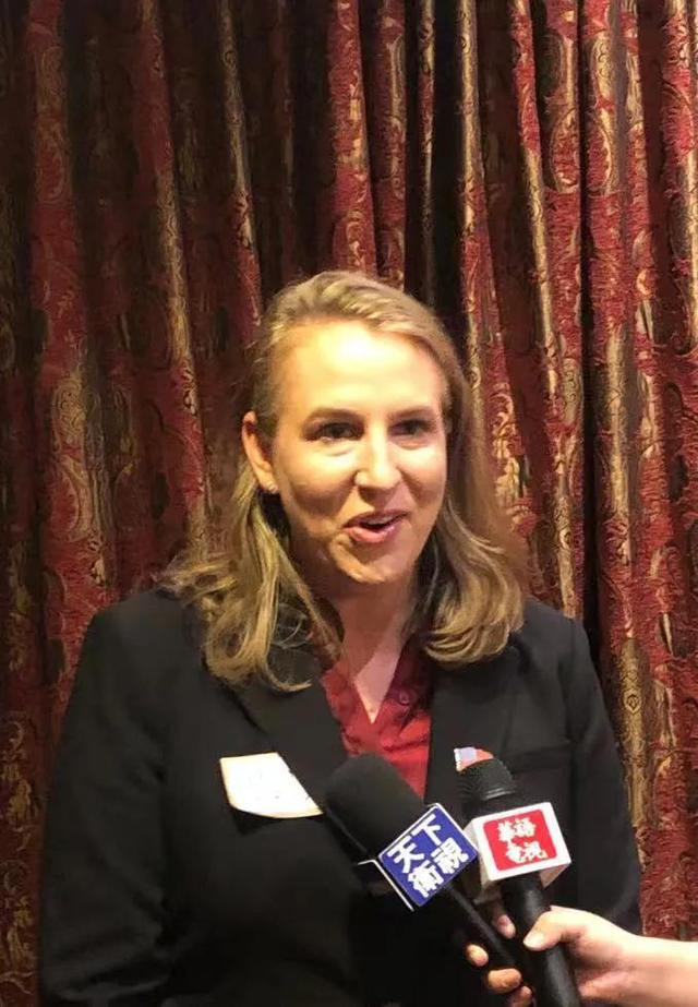 加州州長参选人Jenny Rae在华人社区召开募捐餐会