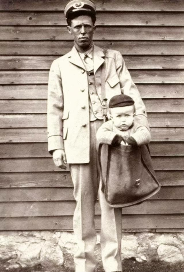 父母快递“婴儿”，孩子被热得大哭，网友：一个敢送，一个敢接