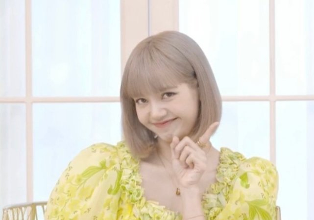 Lisa正式回归，泰国女王造型钢管舞齐上阵，曲风奇怪有些失望