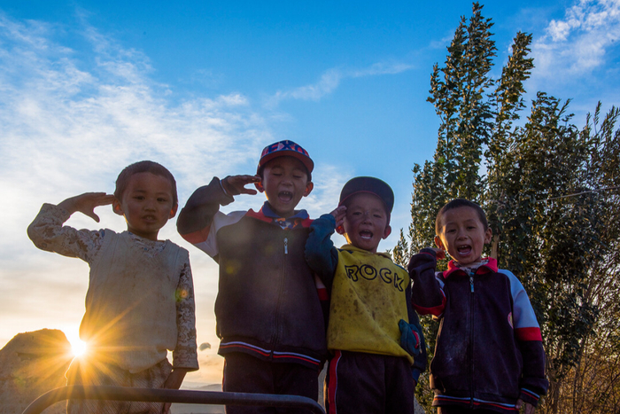 达曼族苦等200多年，终于加入中国国籍，而今家家户户挂五星红旗